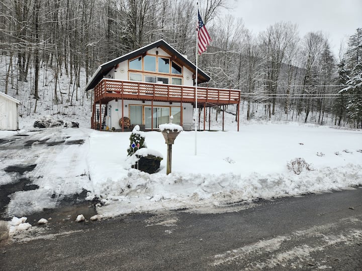 Cozy  Catskills Chalet With Mountain Views - Hunter Mountain, NY
