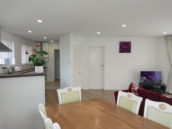 200m To Lloyd Elsmore Park In East Auckland校区公园5房 - Auckland