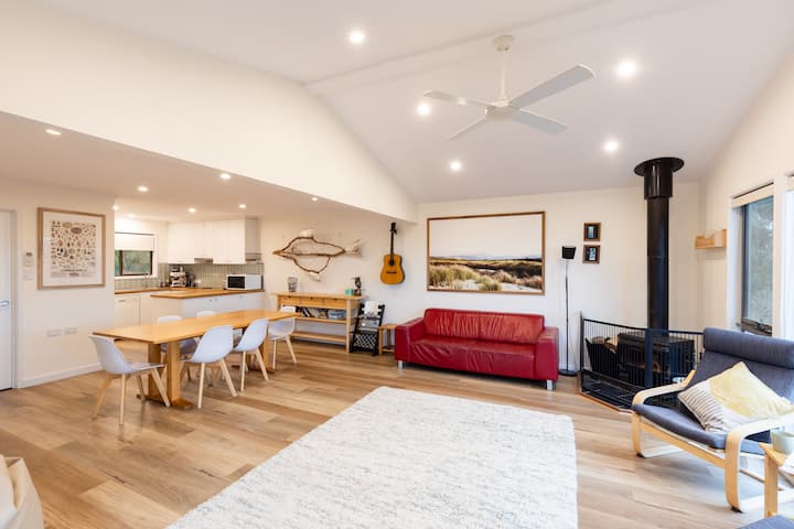 Sandy Retreat - Dual Level / Modern Beach House - Sandy Point, Australia