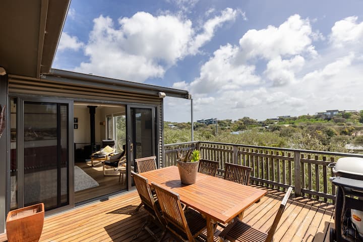 Sandy Retreat - Top Level / Modern Beach House - Sandy Point, Australia