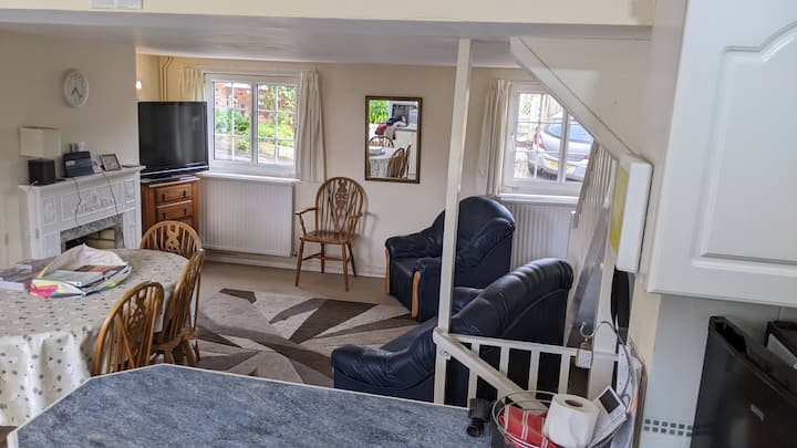 Rural Cottage Sleeps 4 - Devizes