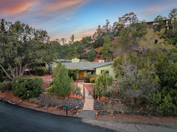 Uptown House - Hot Tub, 5 Min To Shops/food/trails - Oak Creek Canyon, AZ