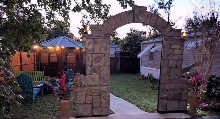 Rainforest Villa: A Jungle Retreat With Dinosaurs - Simpson Lakes