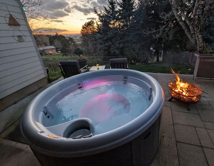 Fireshaker Guesthouse (With Hot Tub!) - Happy Valley, OR