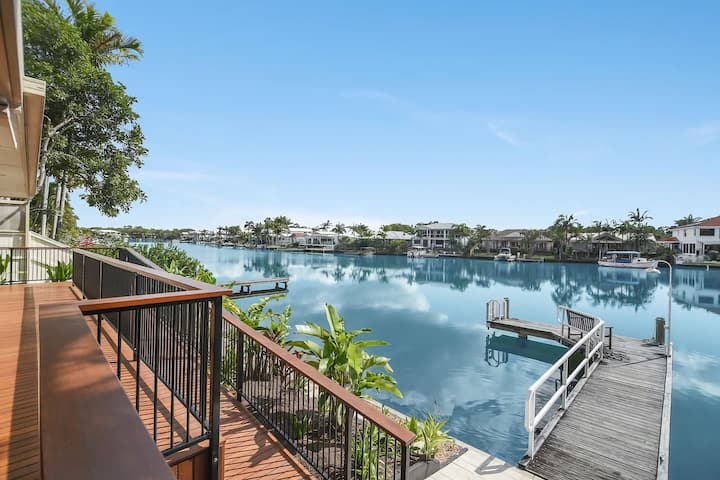 Seahorse Family & Pooch Friendly Waterfront Home - Noosa Heads