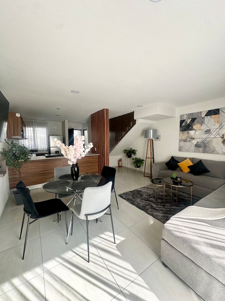 Casa Mia Airport - Miguel Hidalgo y Costilla Guadalajara Airport (GDL)