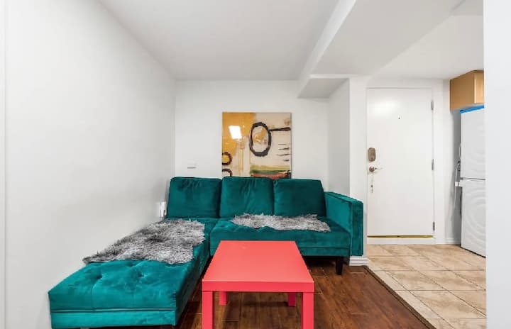 2-bed Semi-bsm In Vancouver, 10'm To Dt, Ac - Vancouver
