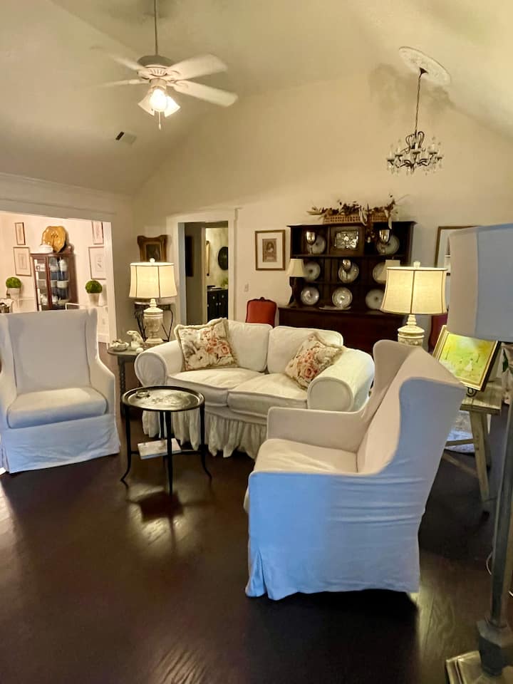 Le Petit Blue - Oxford, MS