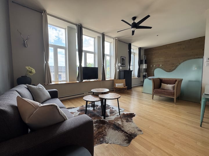 Bright, Warm Loft On St-denis In The Plateau - Montréal, QC