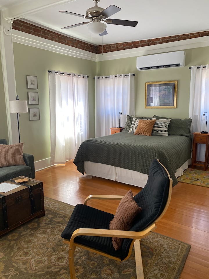 Unique, Vintage Studio Apartment Near U Of A - Tucson