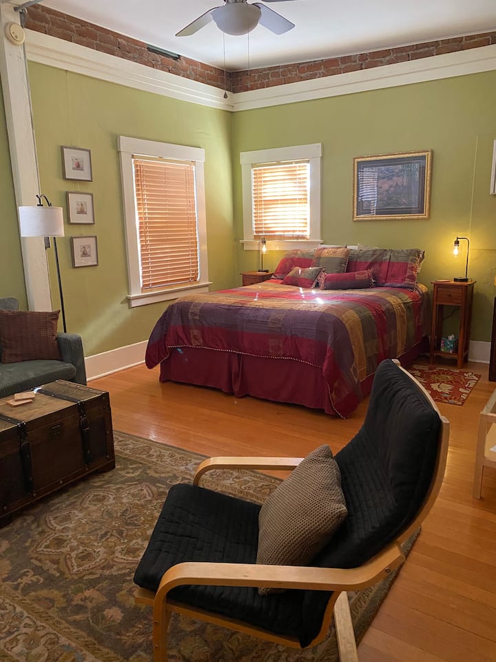 Unique, Vintage Studio Apartment Near U Of A - Tucson, AZ