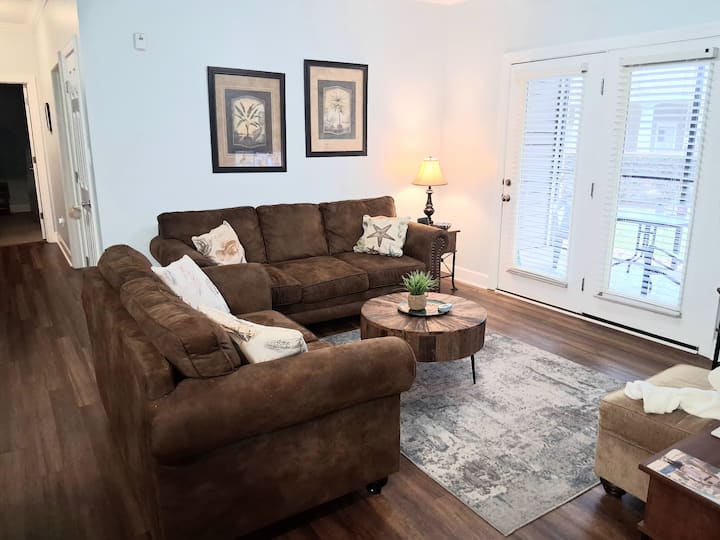 Spacious, Poolside! Close To Beach/owa/wharf - Foley, AL