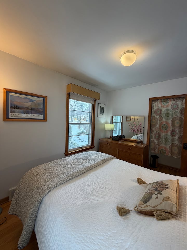 Private Room ~ Near Stryker & Pfizer ~ Willow - Michigan