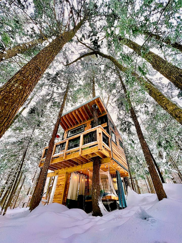 Cozy Treehouse With Sauna In The Woods With Stream - Vermont