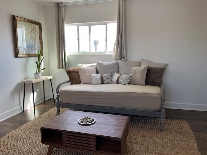 Palm Tree View Apartment - Century City - Los Angeles