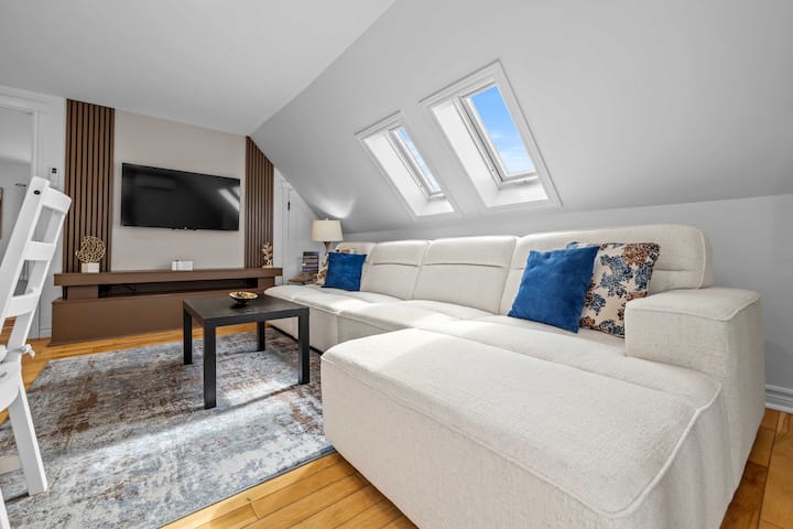 Downtown King Suite Sanctuary 2 Min To  Waterfront - Charlottetown