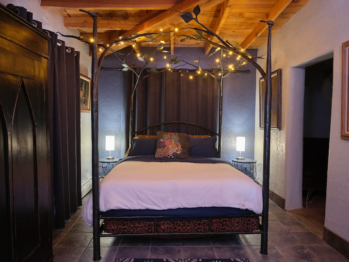 Iron Tree • Walk-in Shower For 2 • Near Meow Wolf - Santa Fe, NM