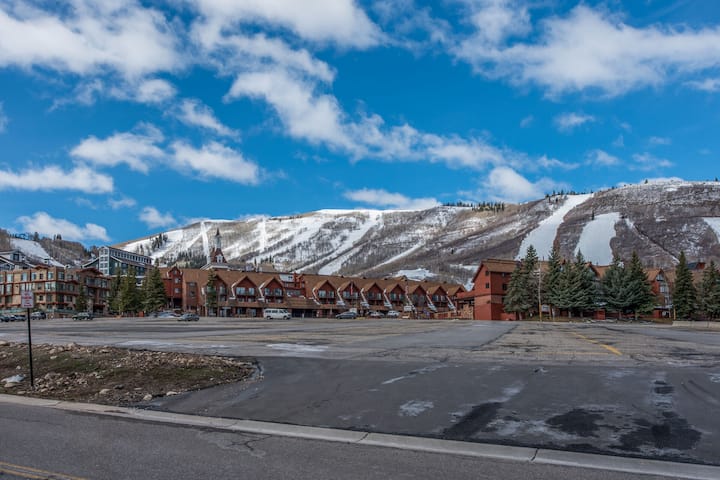 Enjoy Luxury Resort Amenities In The Heart Of Old Town Park City! Snowblaze 208 - Park City, UT