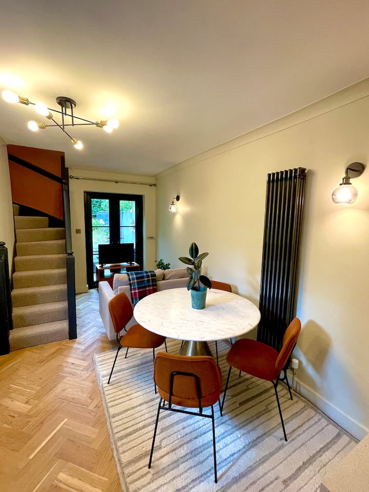 Self Contained Two Bed Annexe With Private Access - Southampton