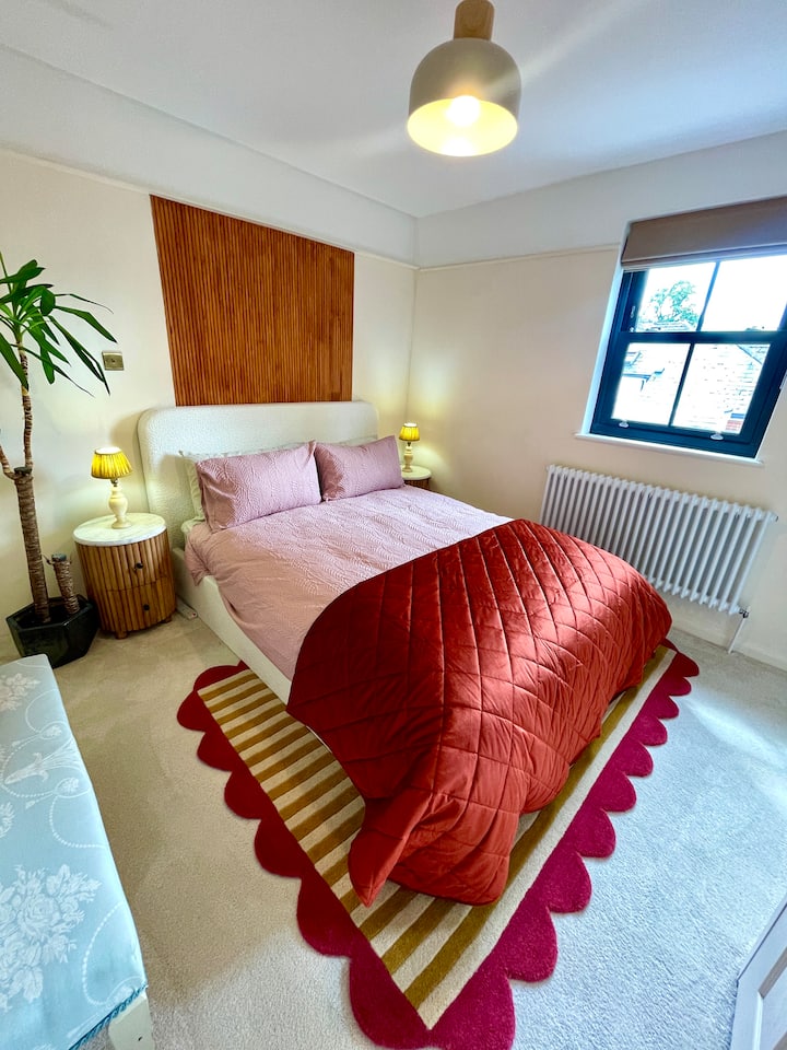 Self Contained Two Bed Annexe With Private Access - Southampton