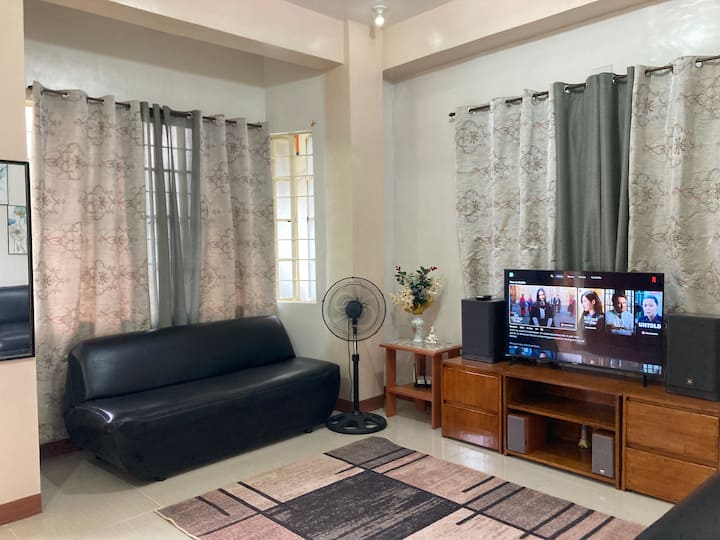 Anne’s Ville 3 W/ Fiber Internet & Gated Parking -