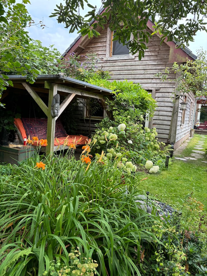 Houten Huis Met Grote Tuin - Tiel