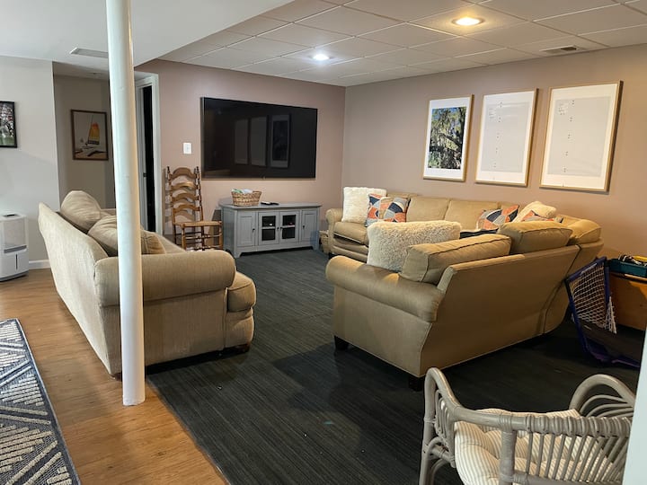 Large Apt, Full Kitchen In Tranquil Silver Spring! - Silver Spring, MD