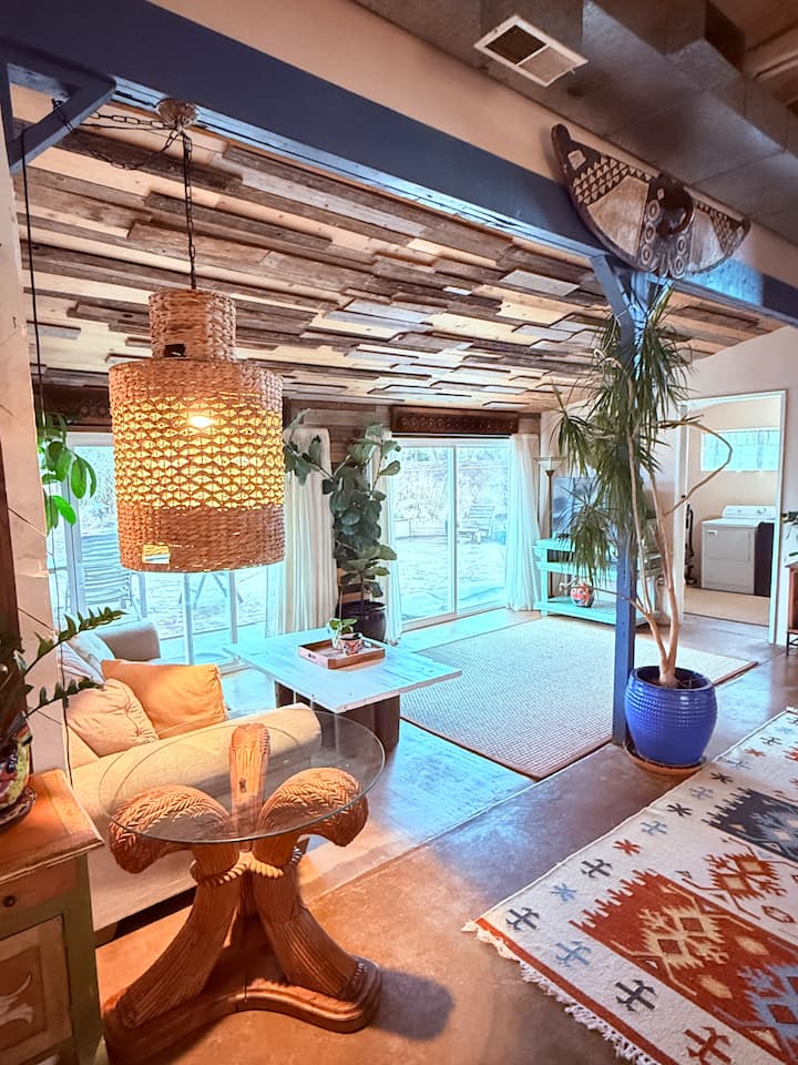 Rustic Chic Barn On The Lush Open Space! - Albuquerque, NM