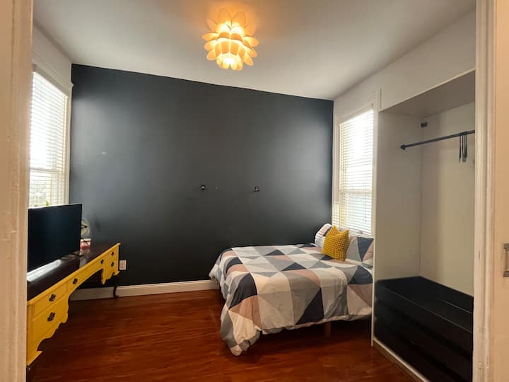 Sunny Downtown Flat Walk To Bart - Alameda, CA