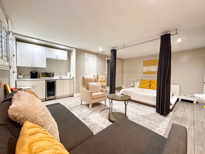 Private Suite | Near Lax & Sofi | Free Parking - Compton, CA