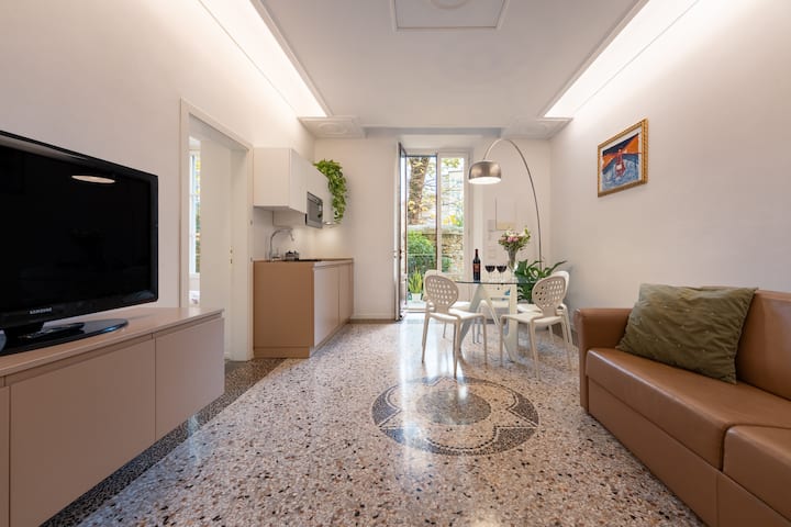 The White Apartment With Private Parking - Florence