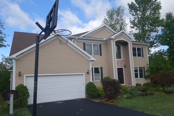 Beautiful, Spacious, 4 Bedroom, Ithaca Home - Ithaca, NY