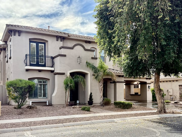 6br+ 5 Bath Luxury Desert Villa Resort Heated Saltwater Pool Sleeps 12+ - Gilbert