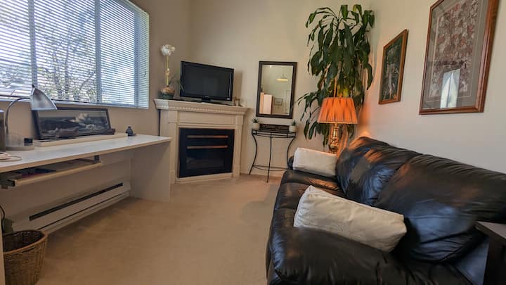 Cozy Garden Suite With Private Entrance - Victoria