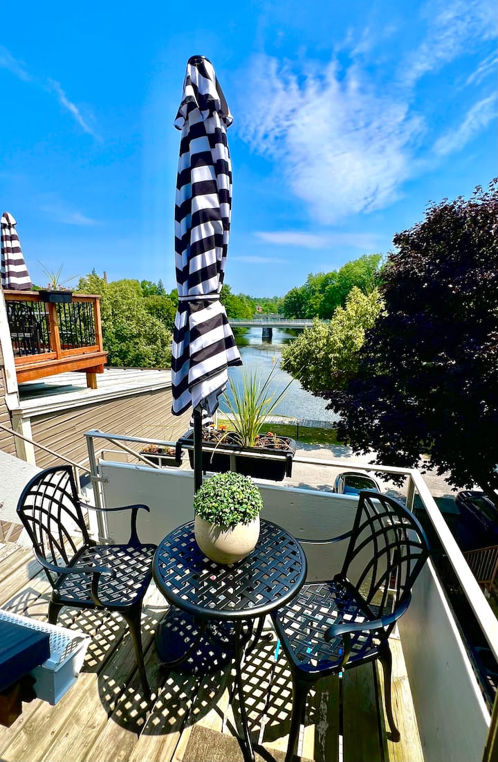 Hidden Gem With Stunning Water And  Fountain View - Perth