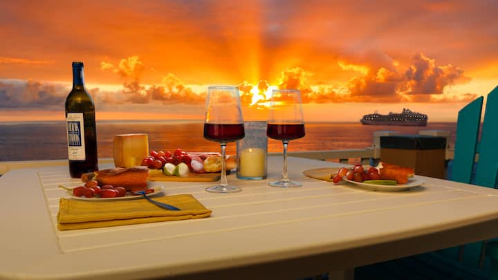 Oceanfront Condo At Sea Village (Dolphin House) - Hawaii