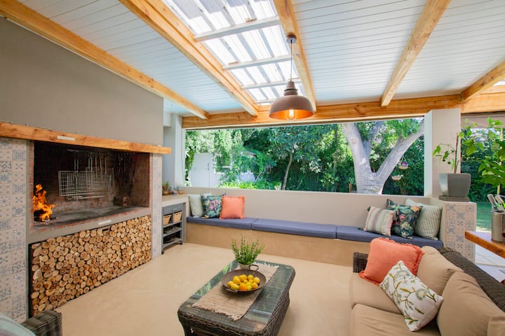 Beautiful Historical Family Home In Mostertsdrift - Stellenbosch