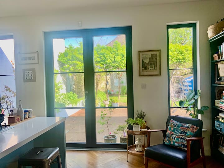 Elegant 1930s Townhouse Close To Sea And City. - Galway