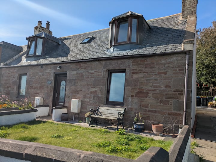 Cosy Coastal Cottage - Aberdeenshire