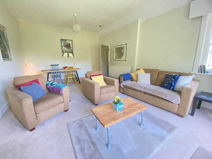 Spacious Balcony Apartment With Sea Views - Bethesda