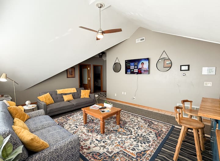 Downtwn Loft X Airport | Delta & Convention Center - Salt Lake City, UT