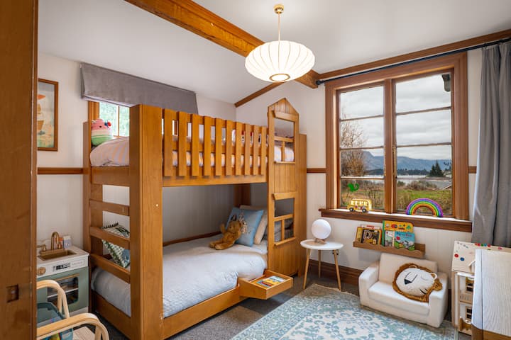 Family Retreat, Hot Tub, Kids Playhouse, Netflix - 
