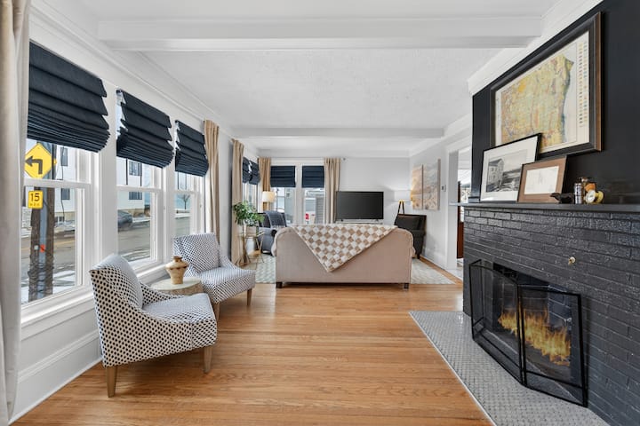 The July House: Steps From The Lake - Racine, WI