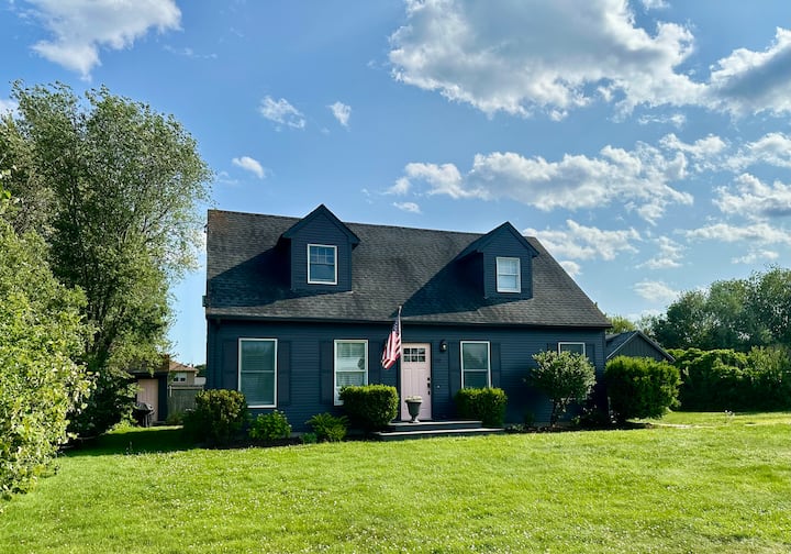 Walk To Beach, Relax In Style Narragansett 4br 2ba - Narragansett, RI