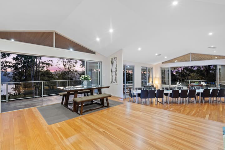 The Panorama Retreat Sleeps 23 14 Beds - Beechmont