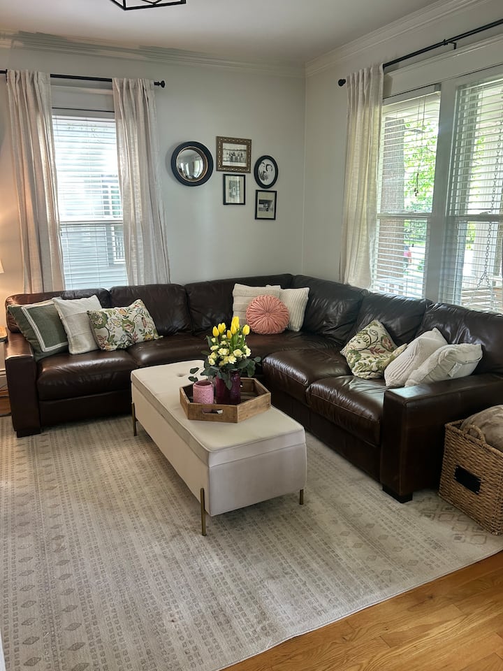 Charming Home-in The Heart Of Beechmont - Louisville, KY