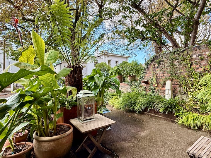 Green Spot B/w City*mersey*lark Lane*sefton Park - Liverpool, UK