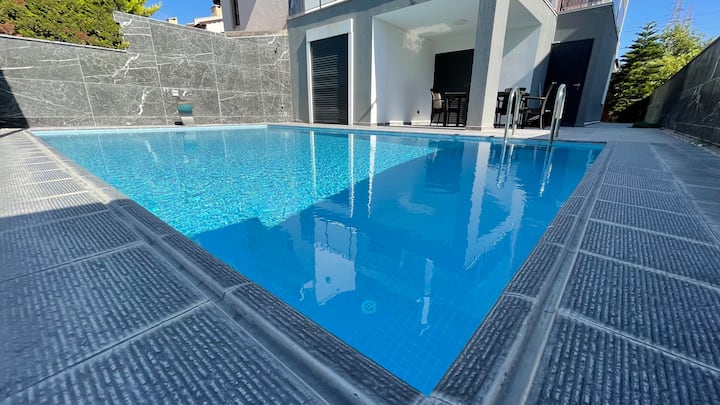 Luxury Villa With Private Pool In Alaçatı - チェシュメ