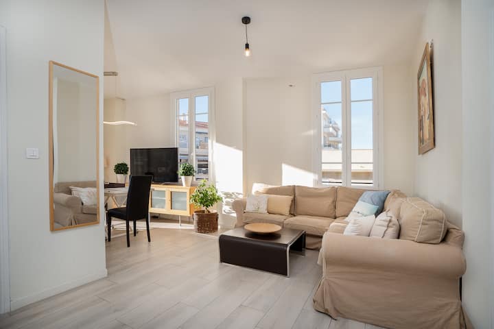 2 Bedrooms Apartment Top Floor In Antibes Centre - Biot