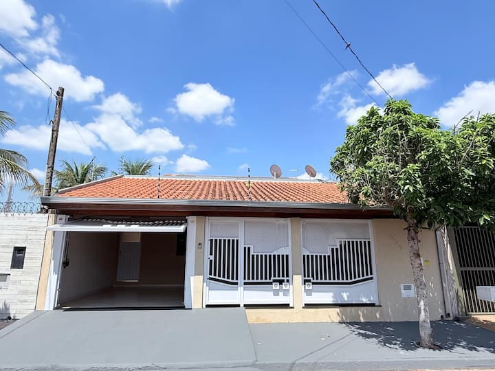 Casa(01) P/temporada Da Vânia Brito, (Olímpia-sp) - Olimpia